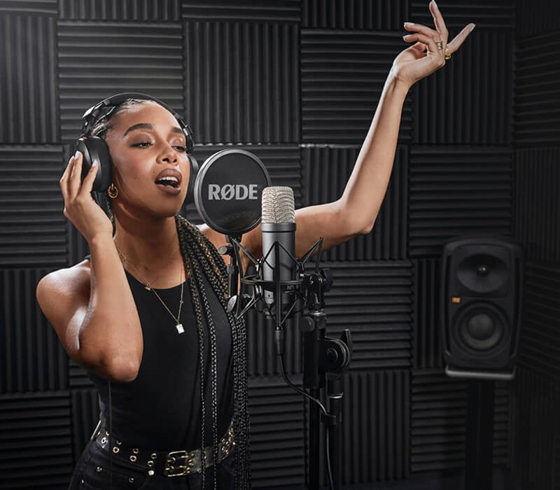 RODE NT1 Signature Series Large-Diaphragm Condenser Microphone (Black)